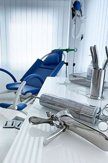 KLINIKZONE - Bizarrärztin Fetischärztin Bizarrklinik Gummischwester